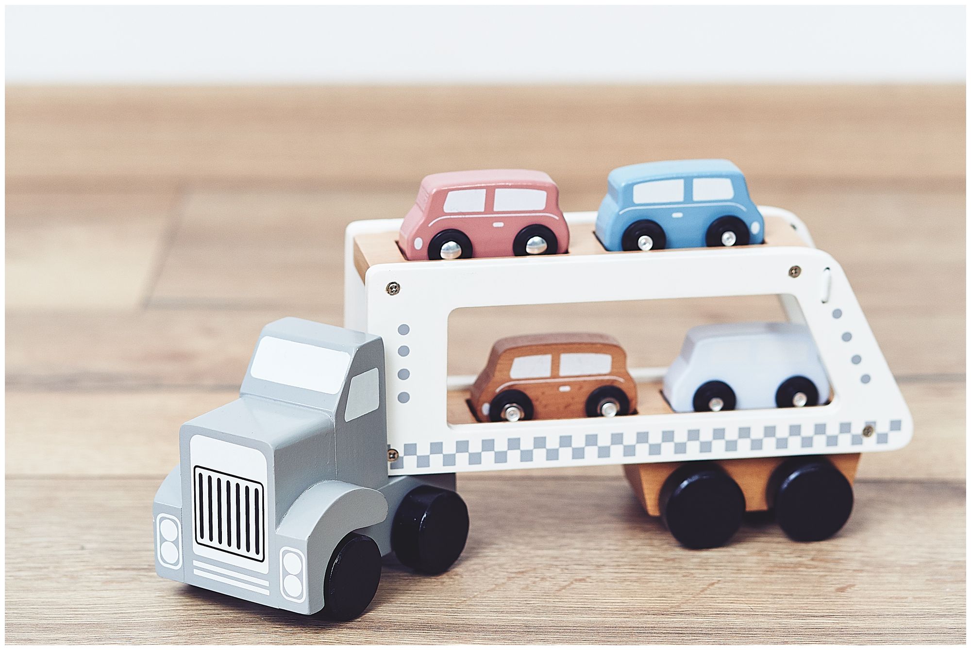Lastbil med 4 bilar i trä | LEKSAKER OCH SPEL \ Leksaker \ Träleksaker ...